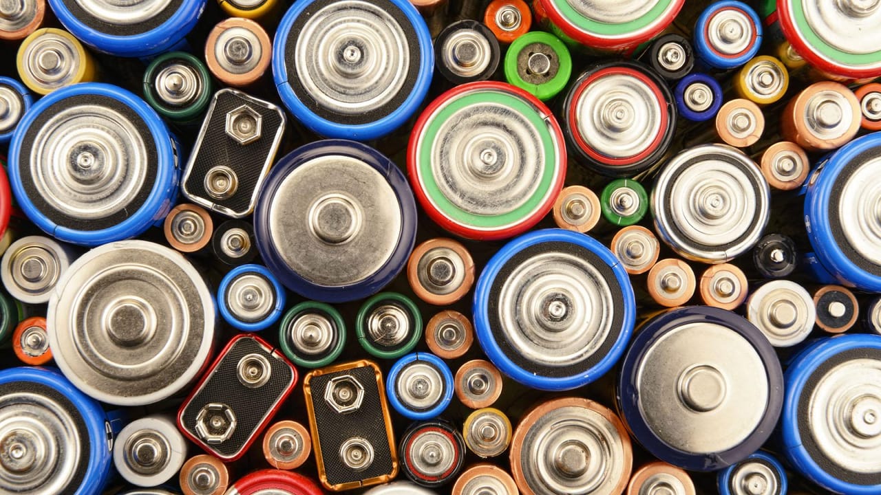 Tesla’s battery supplier has a new 'condensed battery' to power cars ...
