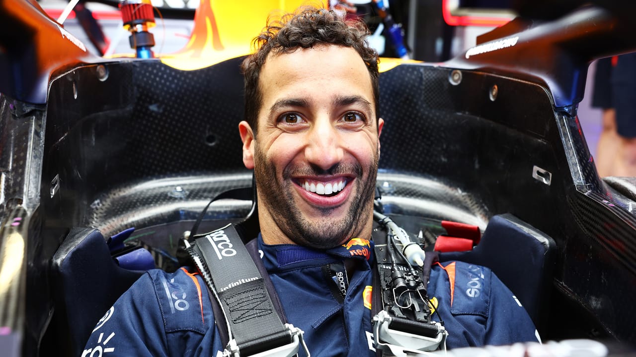 Ricciardo makes shock F1 return, replaces De Vries at AlphaTauri | Top Gear