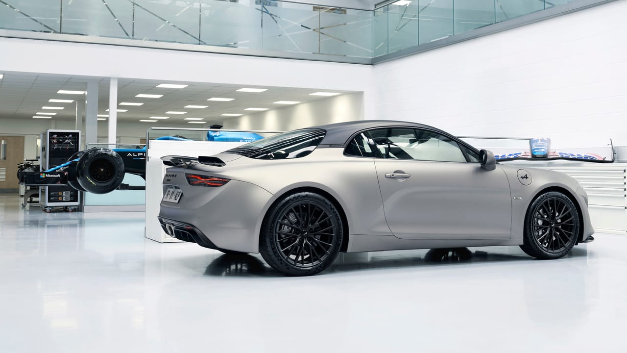 This new A110S Enstone Edition celebrates Alpine’s British F1 factory ...