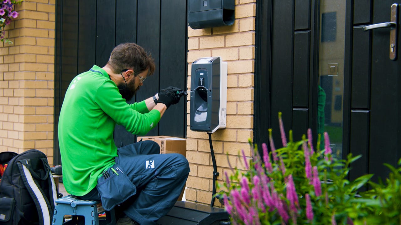 Video: Installing a home smart charger with an OVO engineer | Top Gear