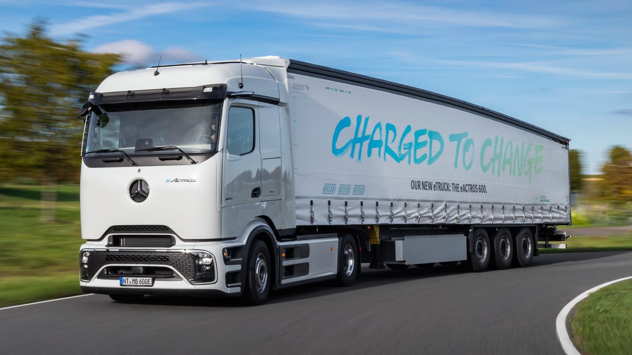 Move over Tesla Semi, this is Merc’s all-electric long-haul lorry | Top ...