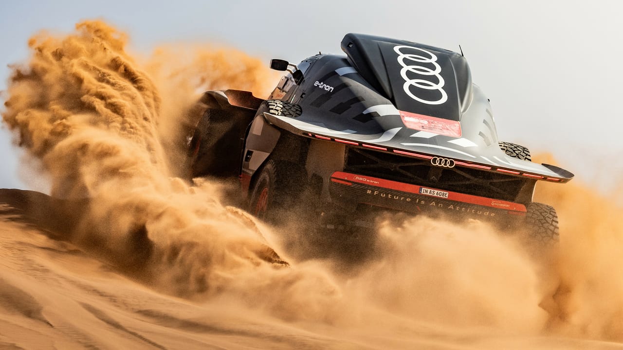 Sainz maintains second place after Dakar’s first marathon stage | Top Gear