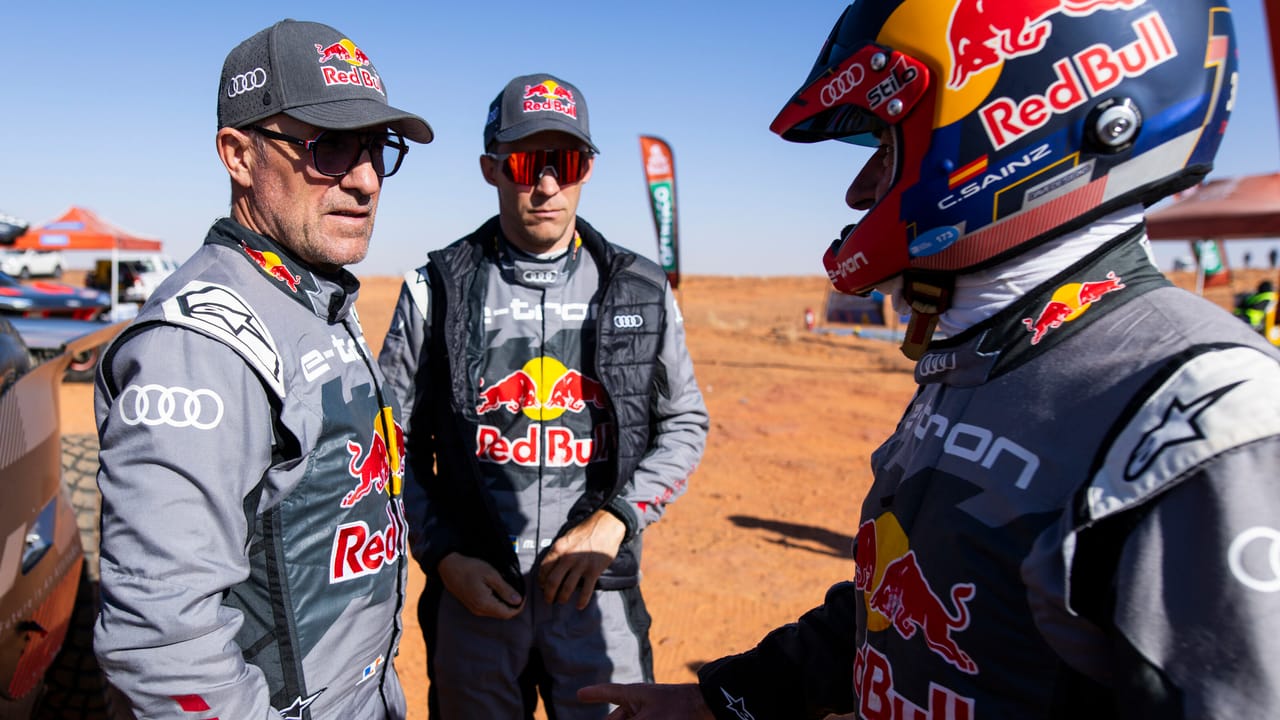 Teamwork preserves Audi’s Dakar Rally lead | Top Gear