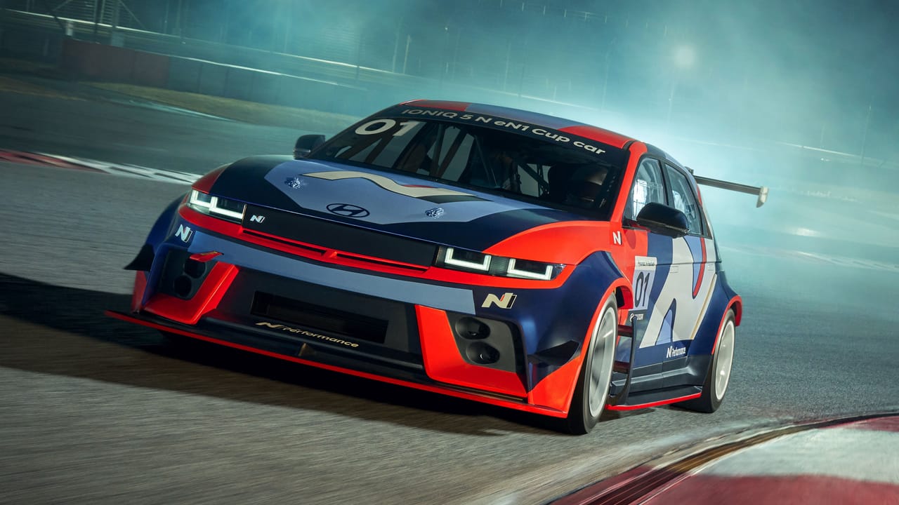 Check out the race-spec Hyundai Ioniq 5 N ‘eN1’ Cup car | Top Gear