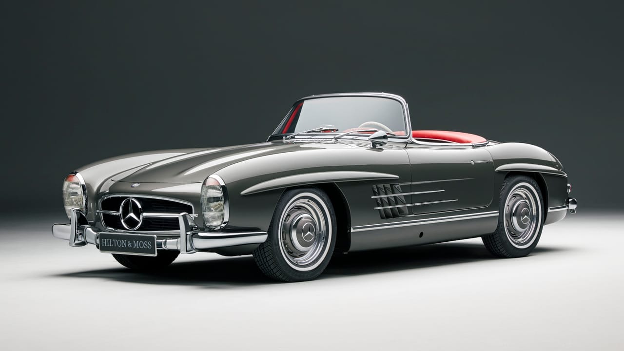 Just look at this glorious, fully restored Mercedes-Benz 300SL Roadster ...