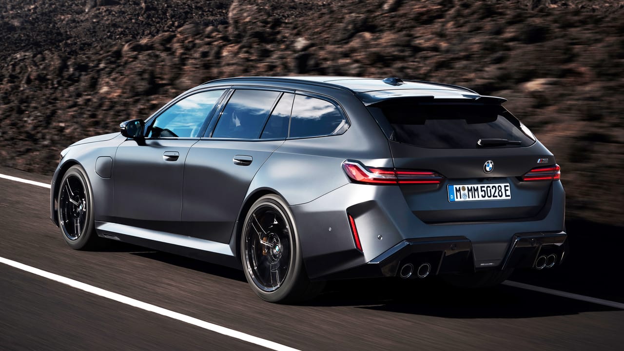 The BMW M5 Touring is back with big power, a huge boot... and massive kerbweight | Top Gear
