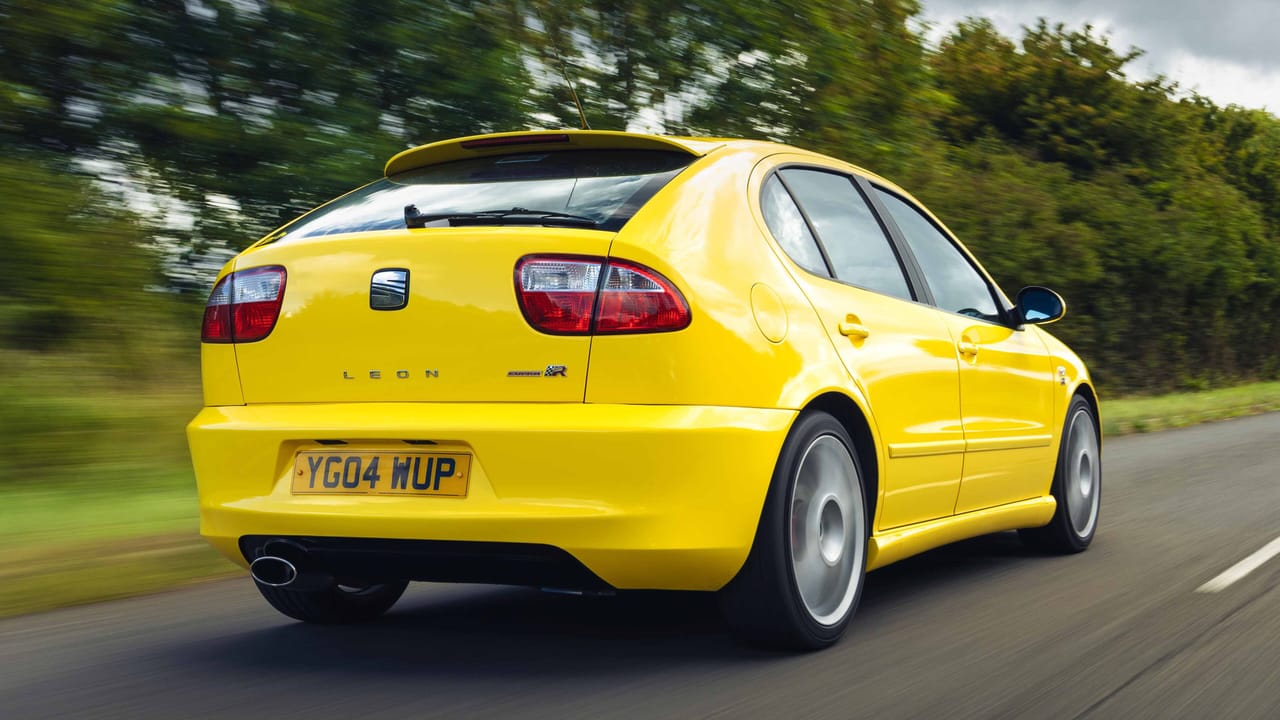 Meet your heroes: the Seat Leon Cupra R was raw, analogue, and old ...