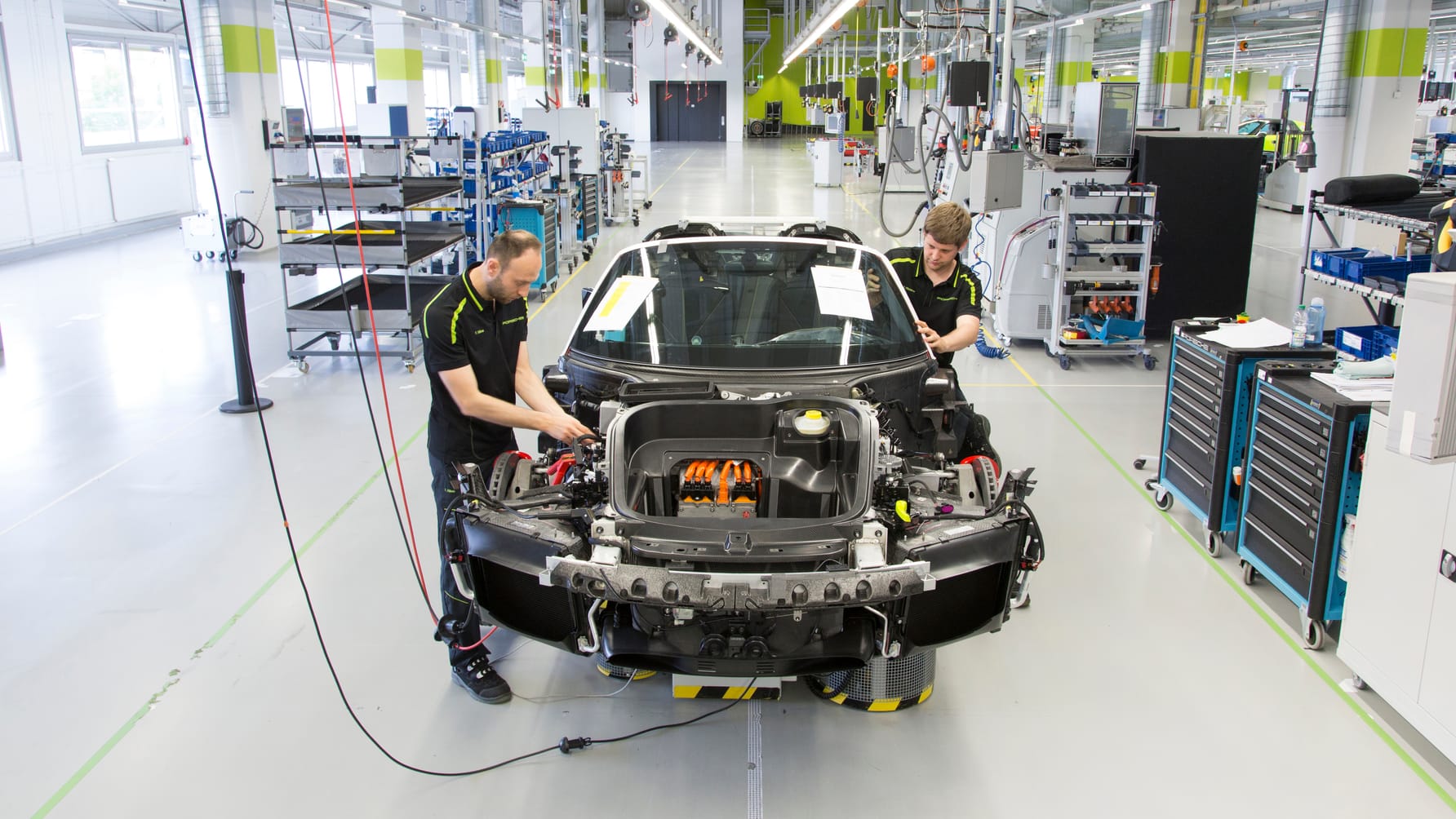 This video of the Porsche 918's production line is hypnotic | Top Gear