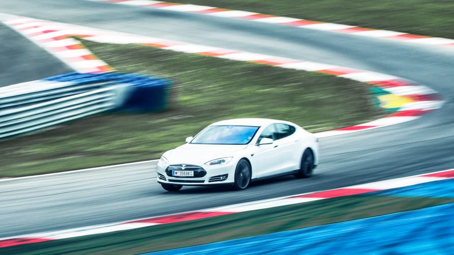 'Ludicrous' new Tesla Model S P85D does 0-60mph in 2.8 secs | Top Gear