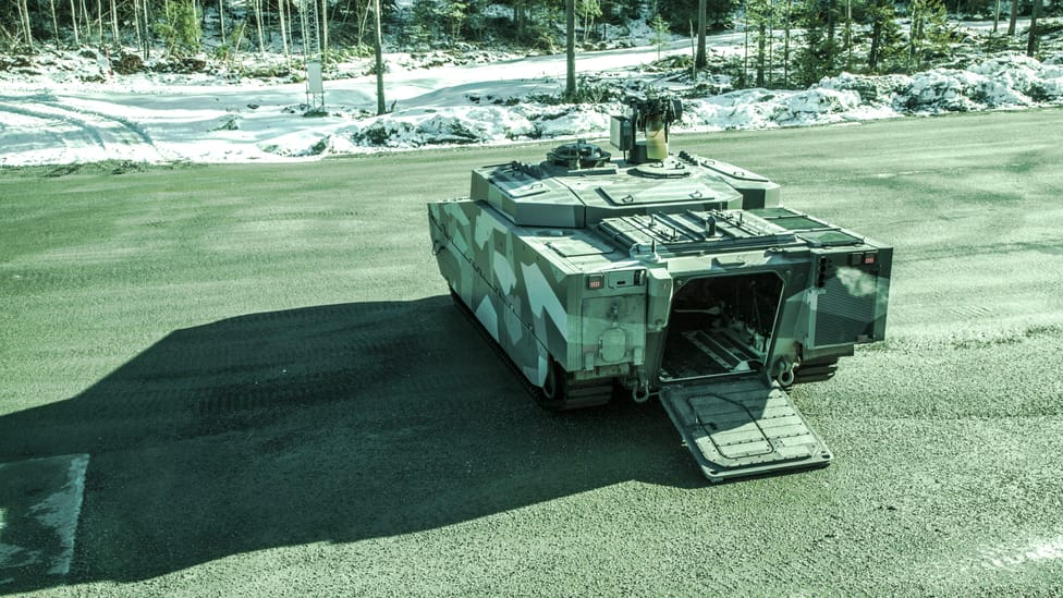 Top Gear drives the world's fastest tank | Top Gear