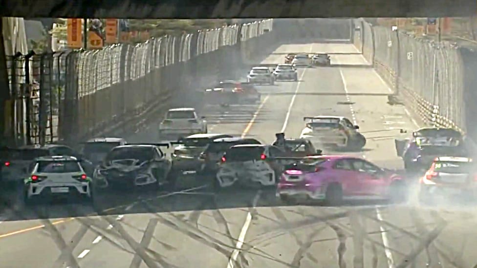 Video: this touring car pile-up is the biggest crash you’ll see today ...