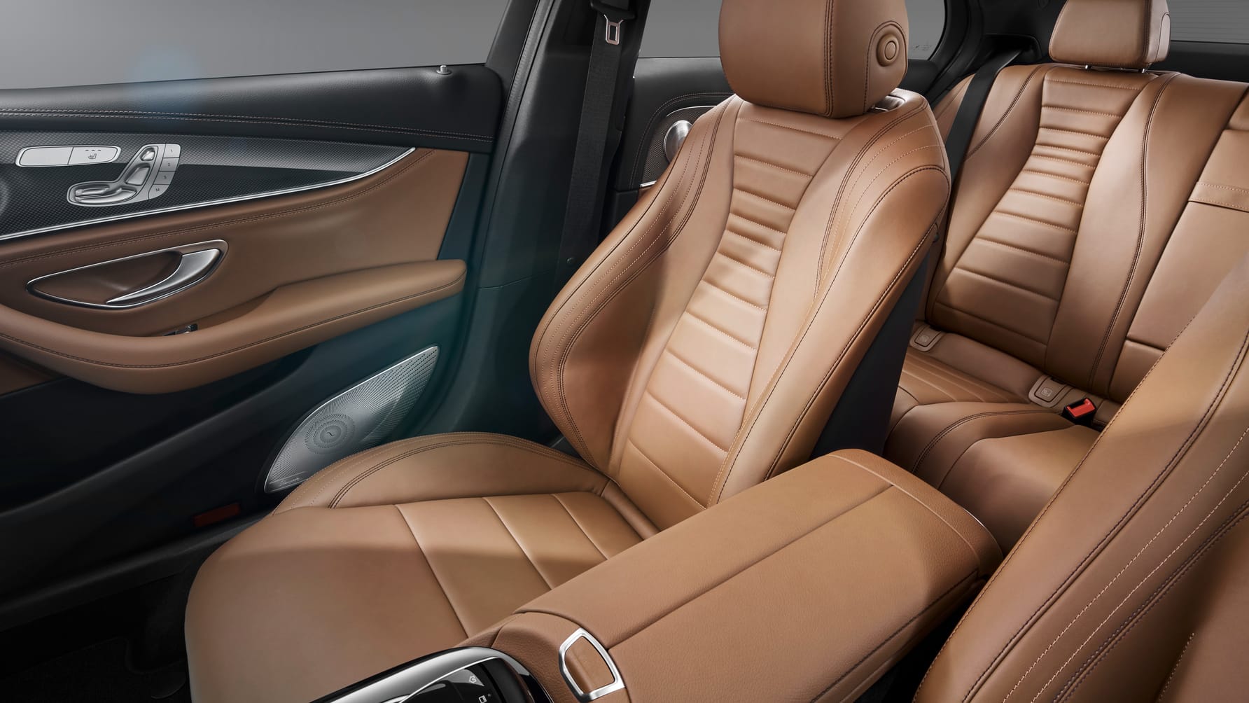The cabin of Merc's new E-Class is basically an awesome home cinema ...