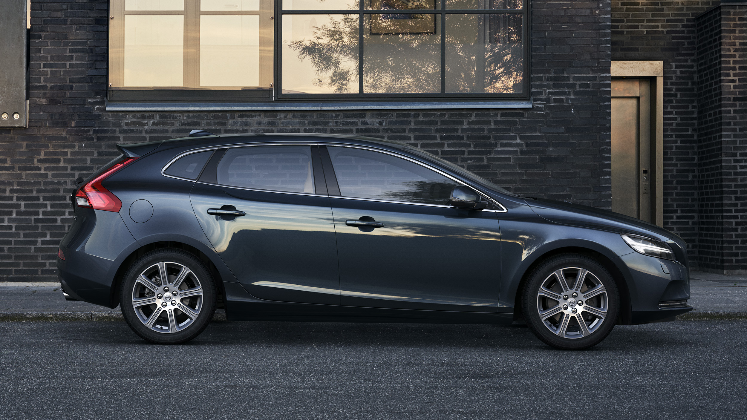 The Volvo V40, now with added Thor | Top Gear