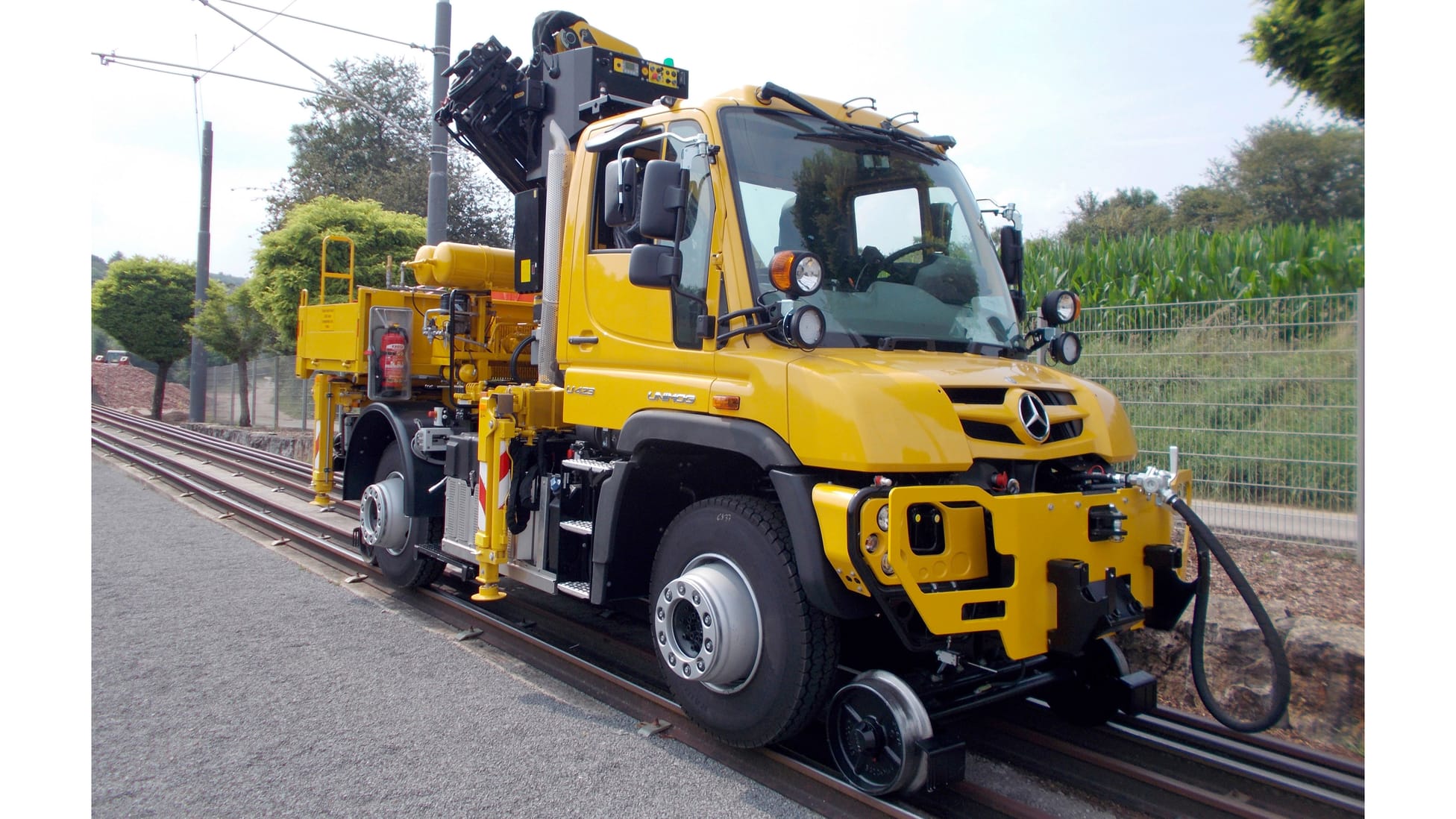 This Mercedes Unimog can pull a 1,000-tonne train | Top Gear