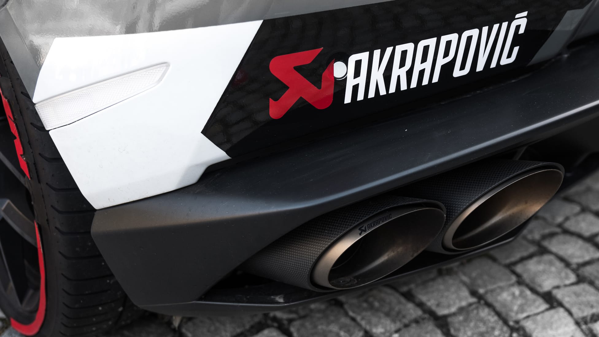 This is an 800bhp Lamborghini Huracan with a roof box | Top Gear