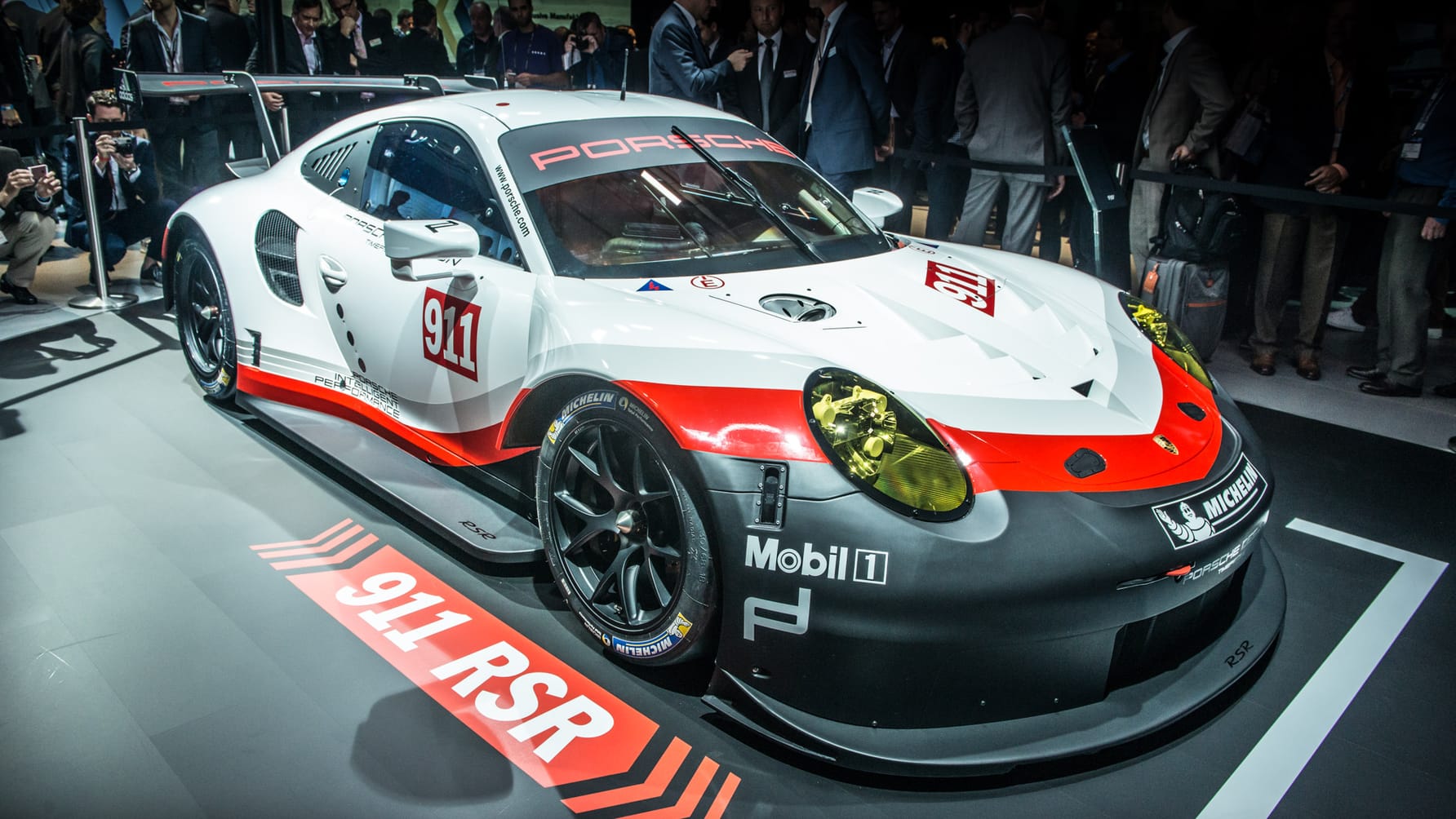 This RSR is a mid-engined Porsche 911 | Top Gear