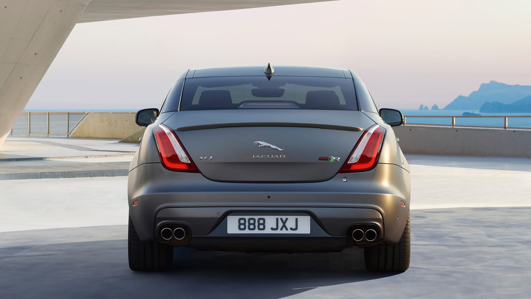 Behold the fastest and most powerful Jaguar XJ: the XJR575 | Top Gear