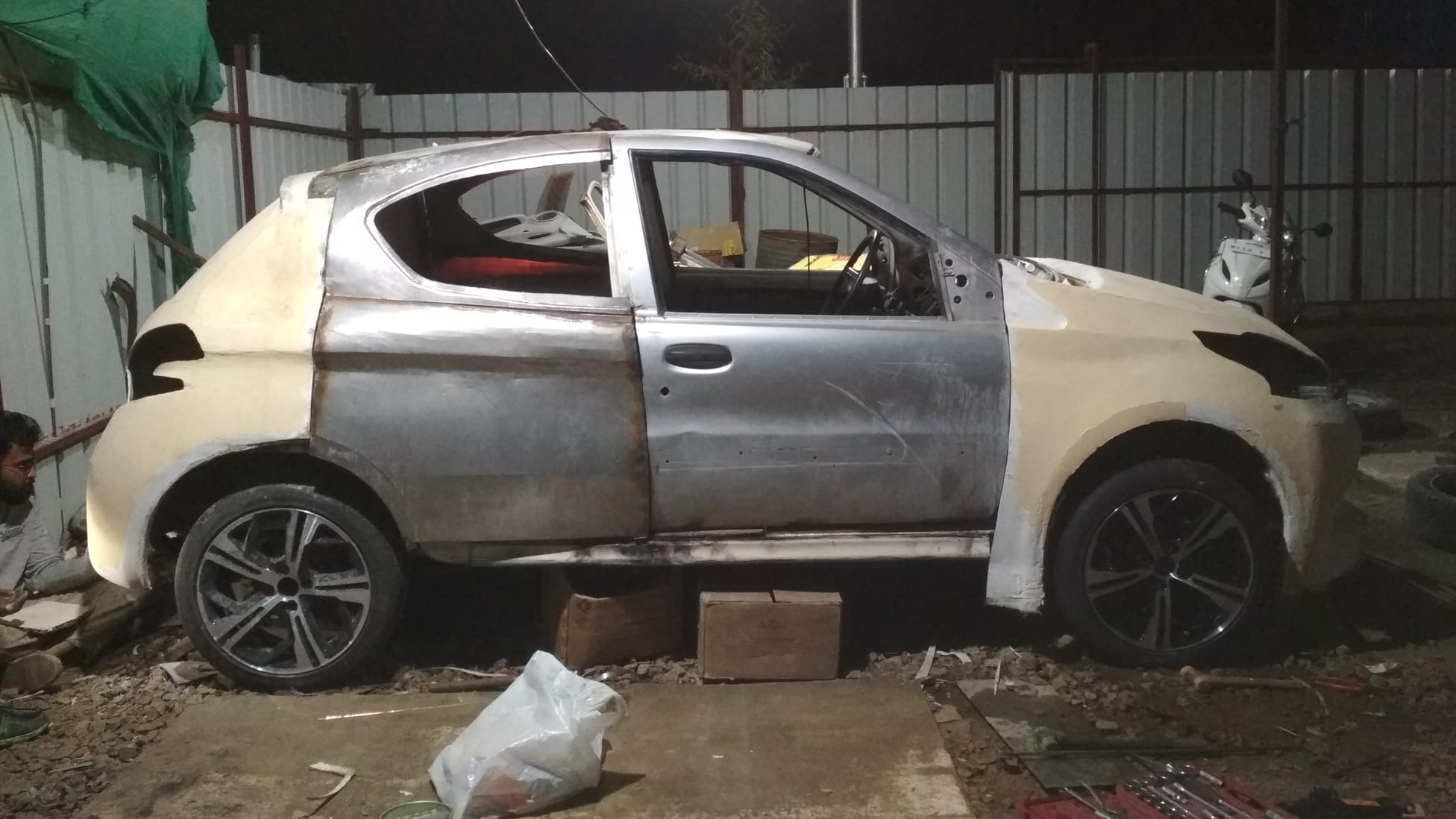 Recreating one of the world's greatest car ads: update three | Top Gear