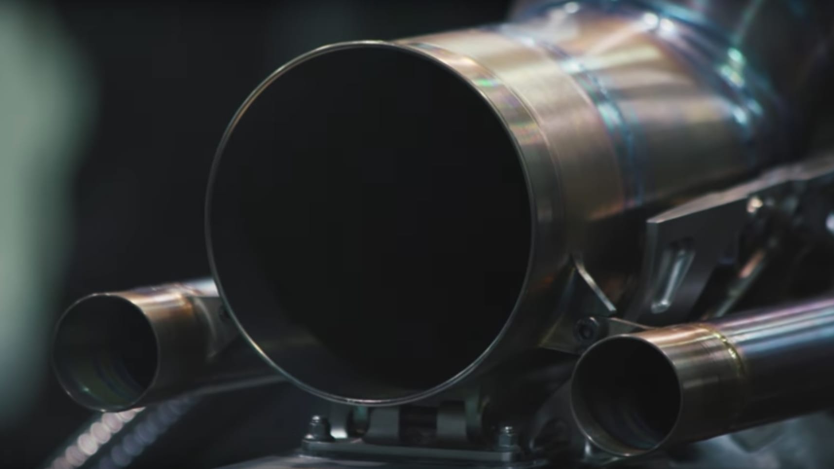 Listen to Lewis Hamilton’s 2018 F1 car fire up | Top Gear