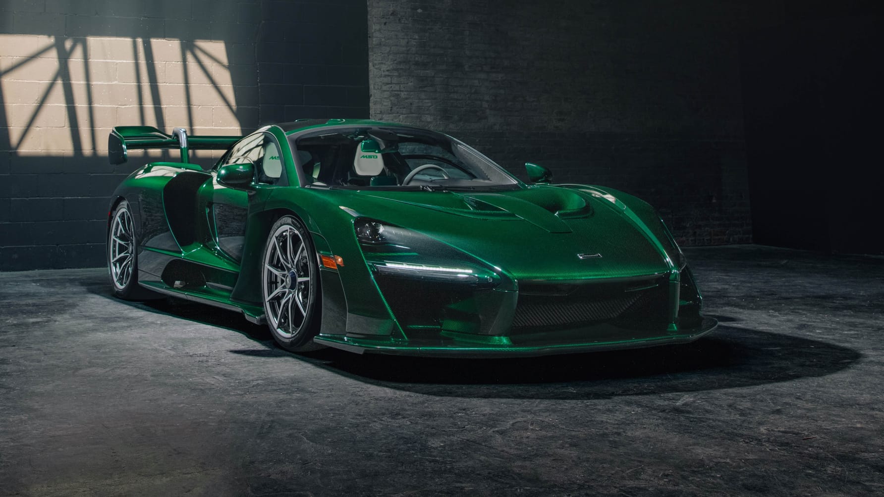 This is a one-off green carbon McLaren Senna | Top Gear
