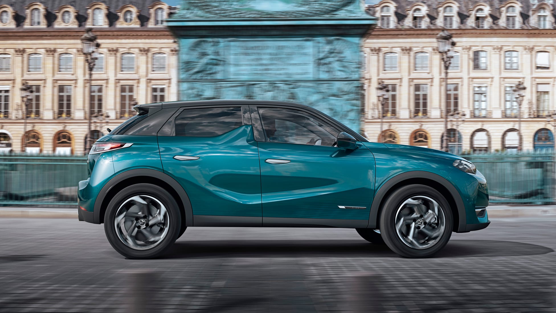 The DS 3 Crossback is a posh SUV with electric power | Top Gear