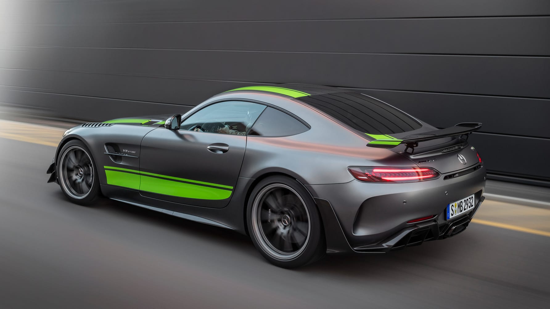 Hardcore GT R Pro tops new Mercedes-AMG GT range | Top Gear