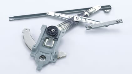 Nissan will build spare parts for the R33 and R34 Skyline GT-R | Top Gear