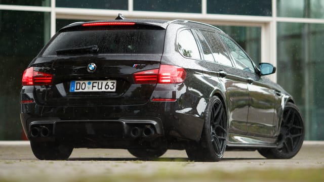 This is a 900bhp BMW M5…ESTATE | Top Gear