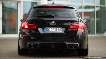 This is a 900bhp BMW M5…ESTATE | Top Gear