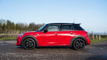 Twin test: Audi A1 vs Mini Cooper | Top Gear