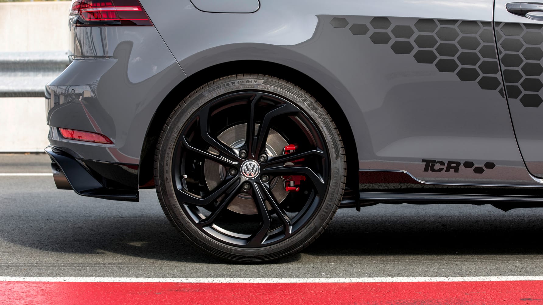 The Volkswagen Golf GTI TCR is now real | Top Gear