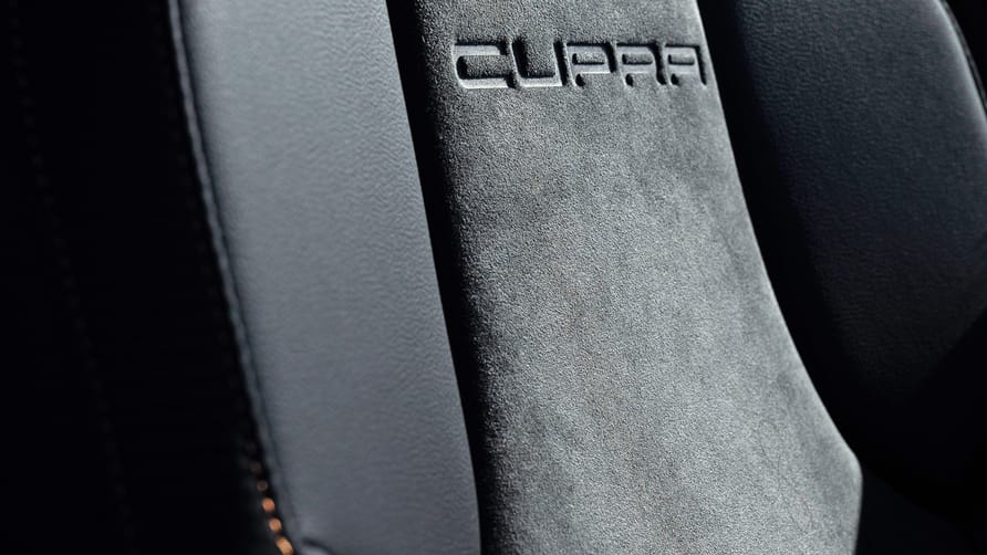 The 365bhp Leon Cupra R estate is the fastest Seat ever | Top Gear