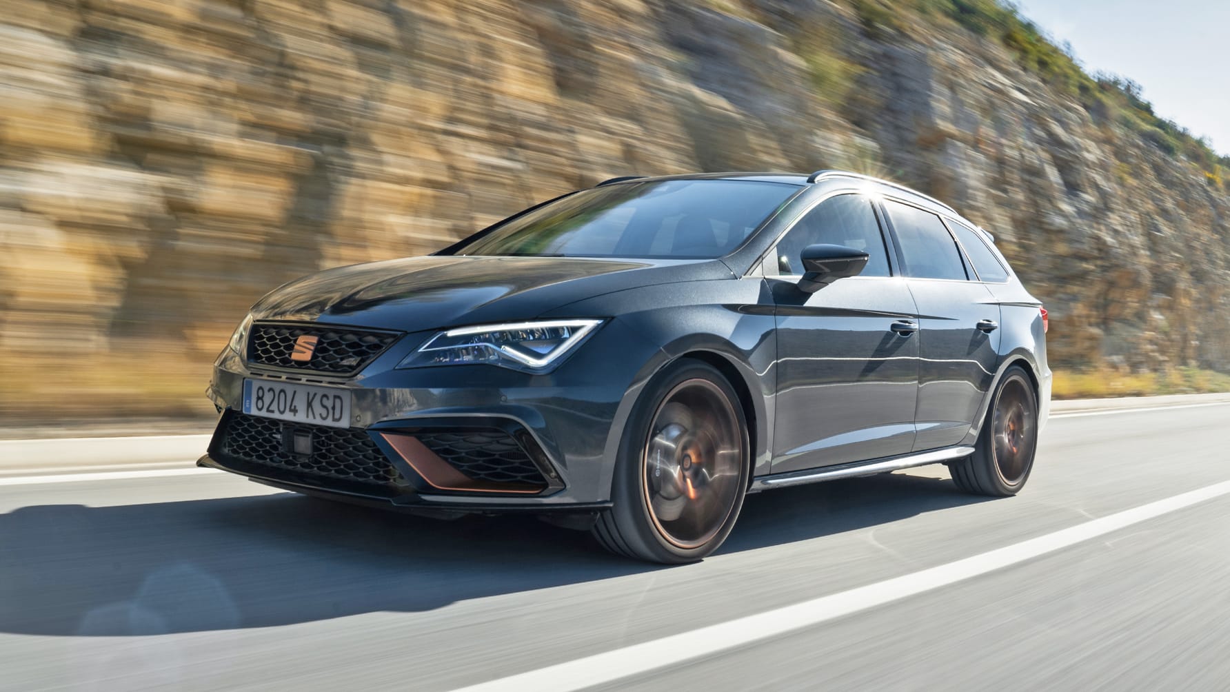 The 365bhp Leon Cupra R estate is the fastest Seat ever | Top Gear