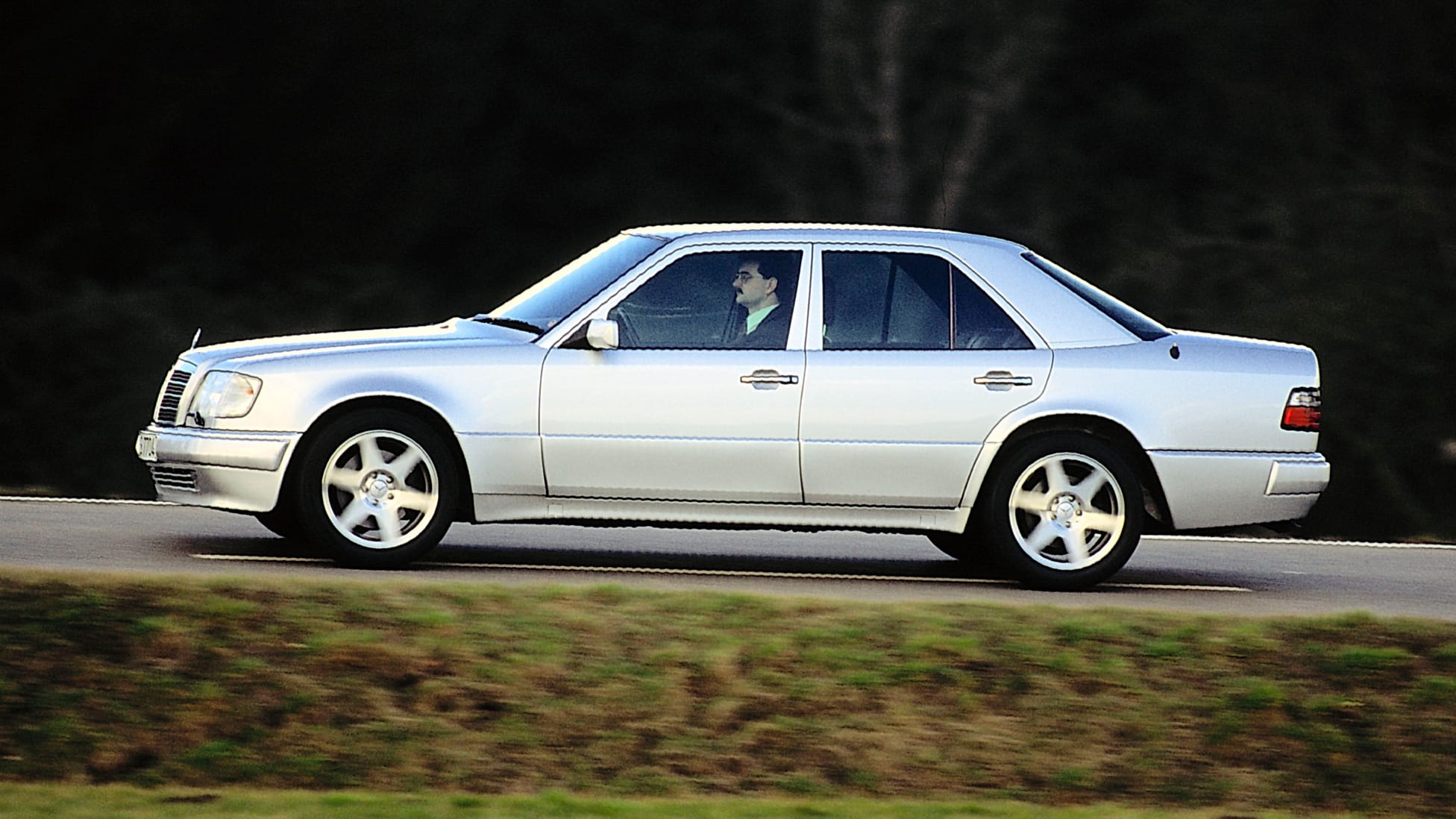 Here are some pictures of an old V8 Mercedes-Benz E-Class | Top Gear