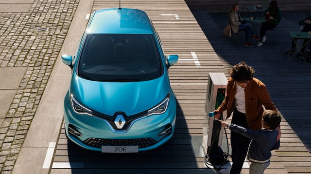 New Renault Zoe is an EV supermini with I-Pace range | Top Gear