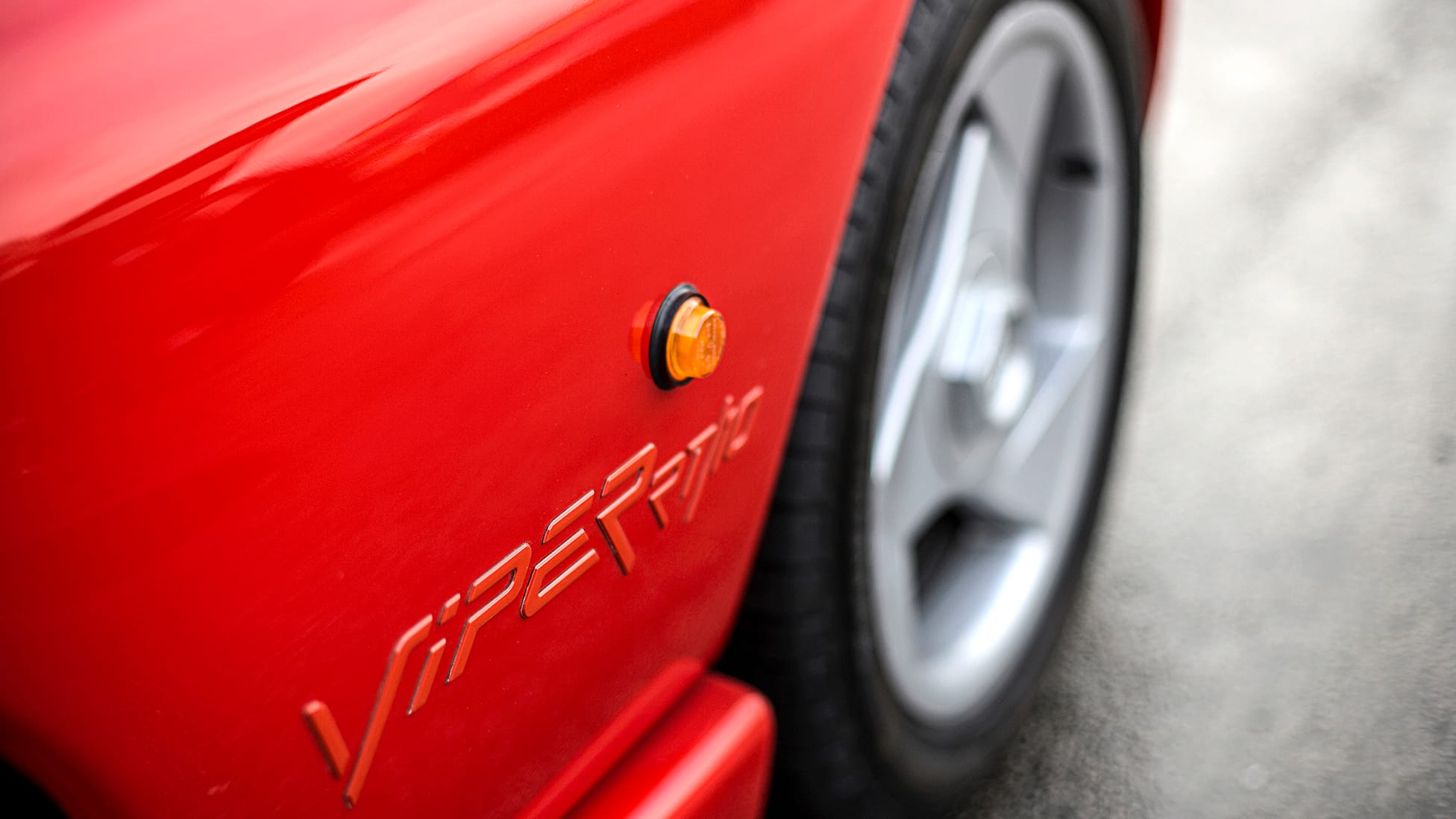 Bathe in the insanity of the original Dodge Viper | Top Gear