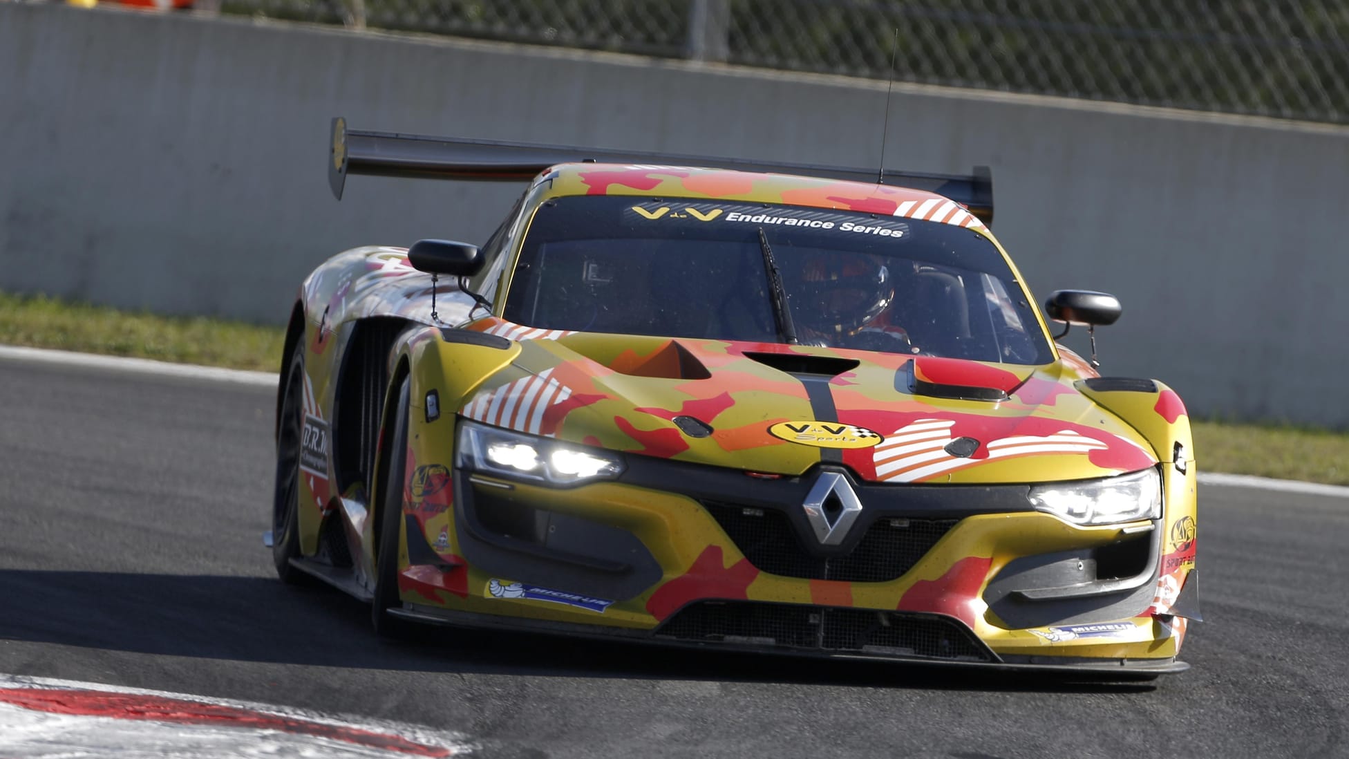 This bonkers Renault R.S. 01 race car is up for sale | Top Gear