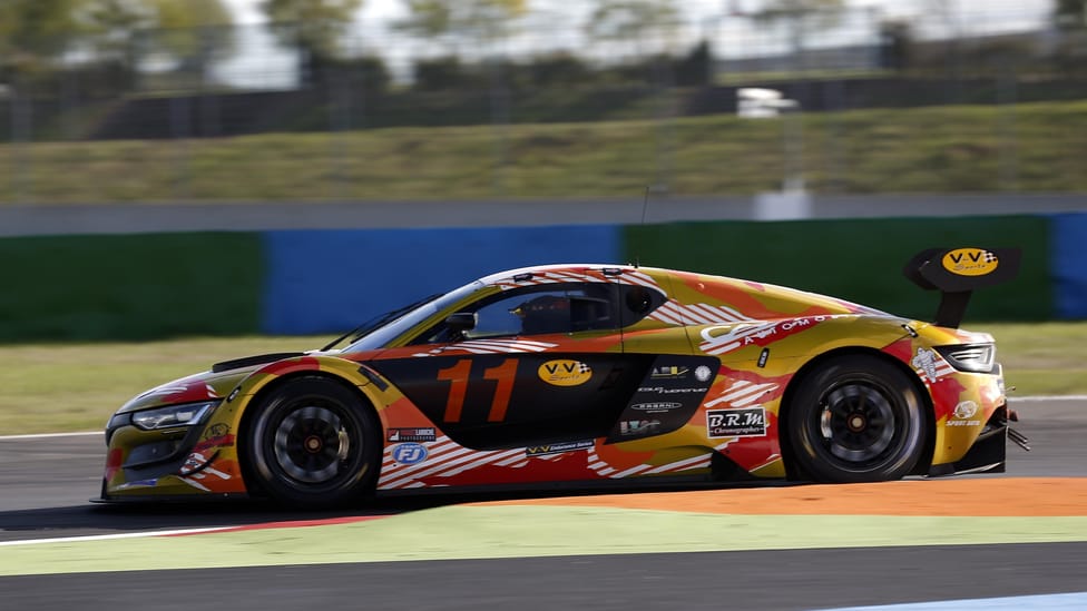 This bonkers Renault R.S. 01 race car is up for sale | Top Gear