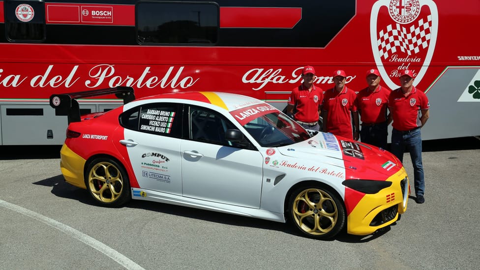 This glorious Alfa Giulia touring car is ready for the Ring | Top Gear