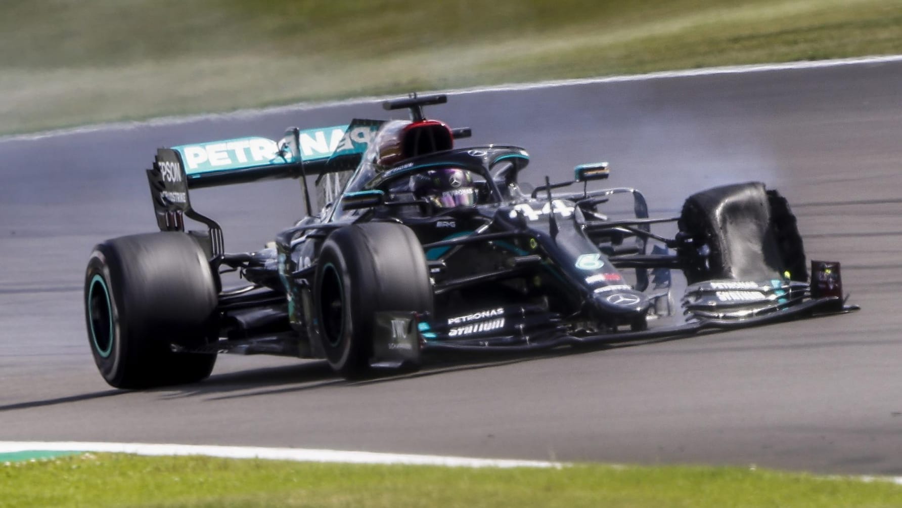 Lewis Hamilton did 143mph on three tyres at Silverstone | Top Gear