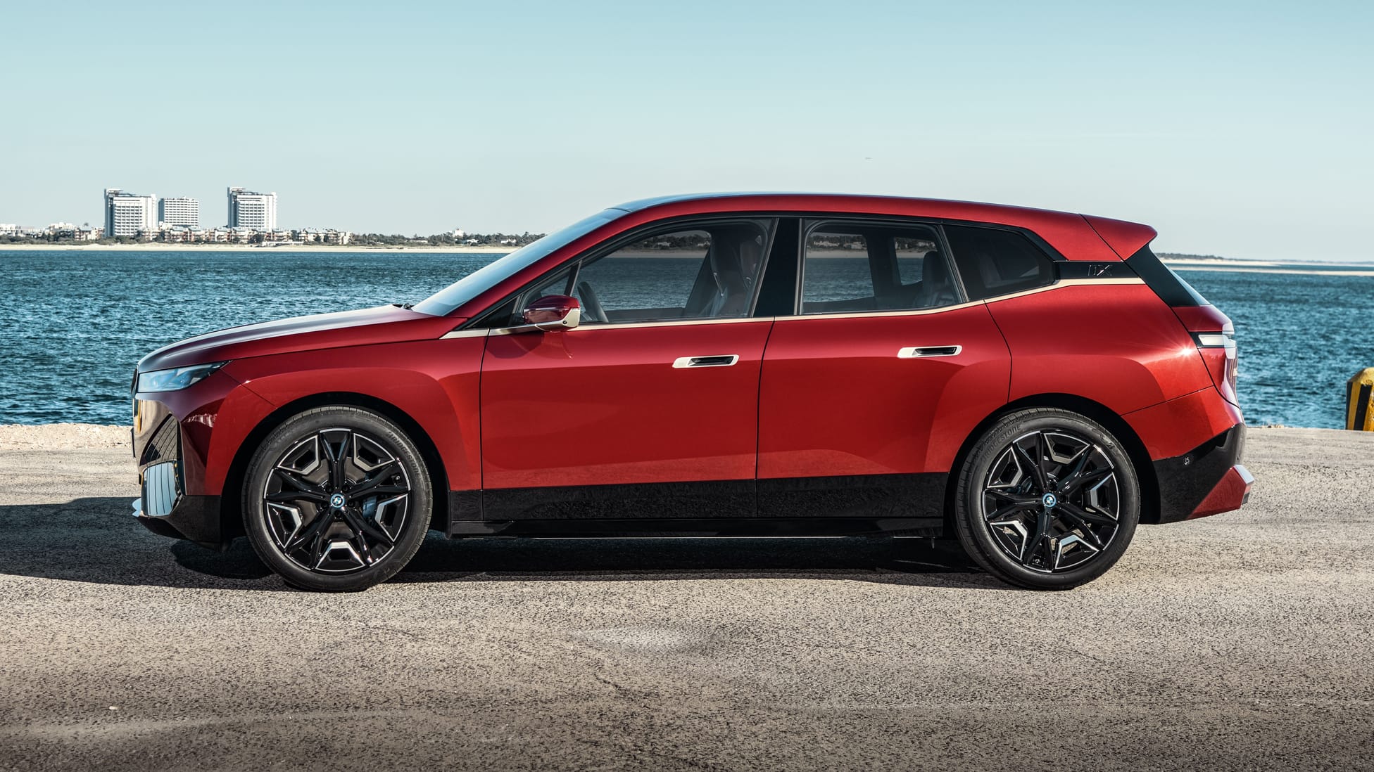 The BMW iX is here, and it's a 500bhp electric SUV | Top Gear