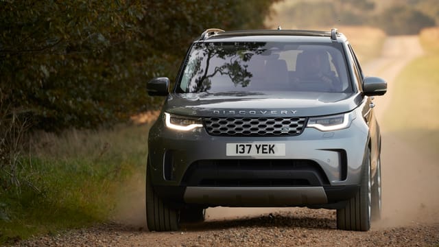 The new Land Rover Discovery still has a wonky bum | Top Gear