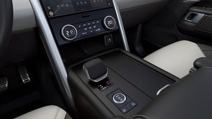 The new Land Rover Discovery still has a wonky bum | Top Gear