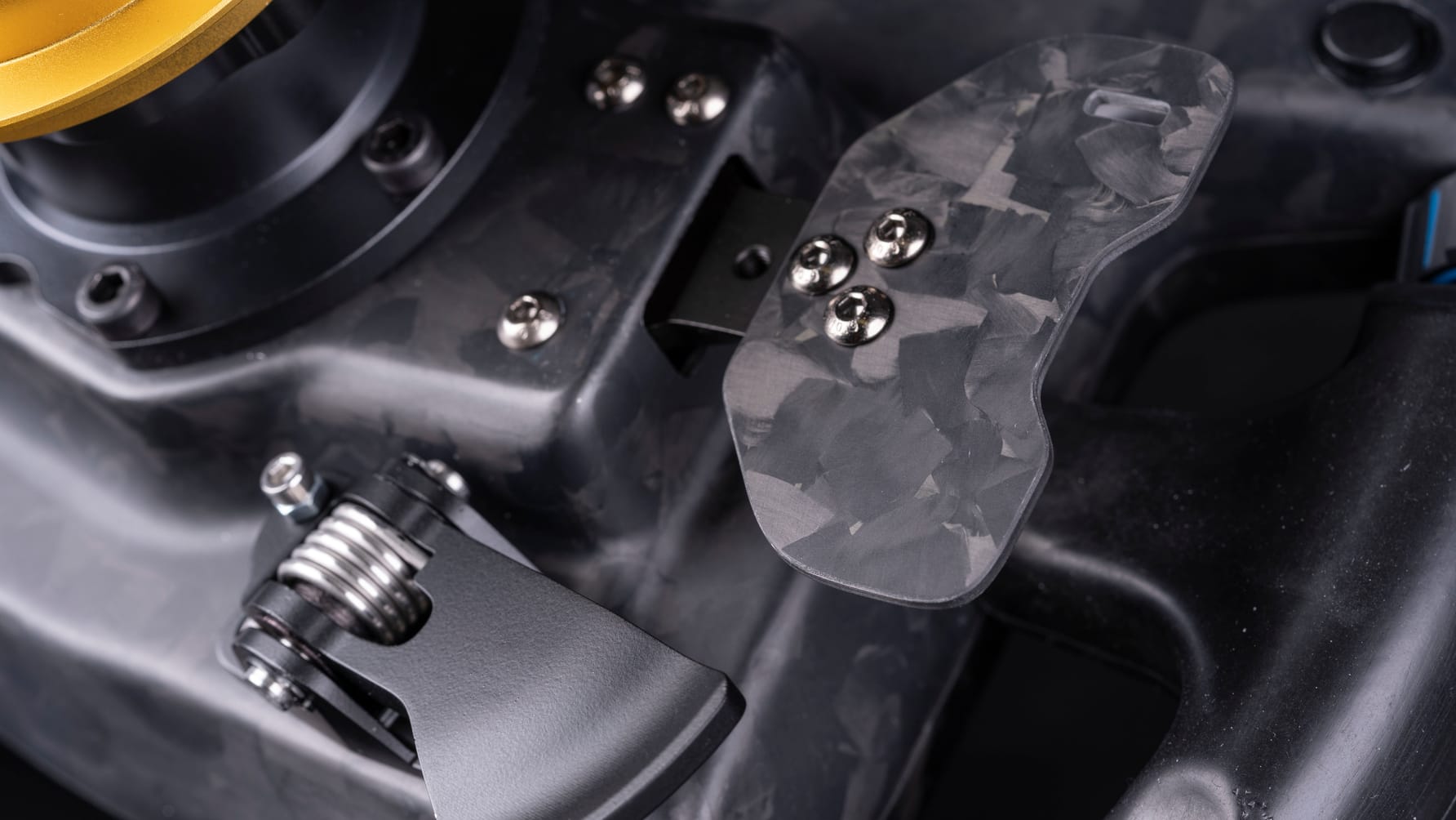 New BMW gaming wheel also works in the actual racecar | Top Gear