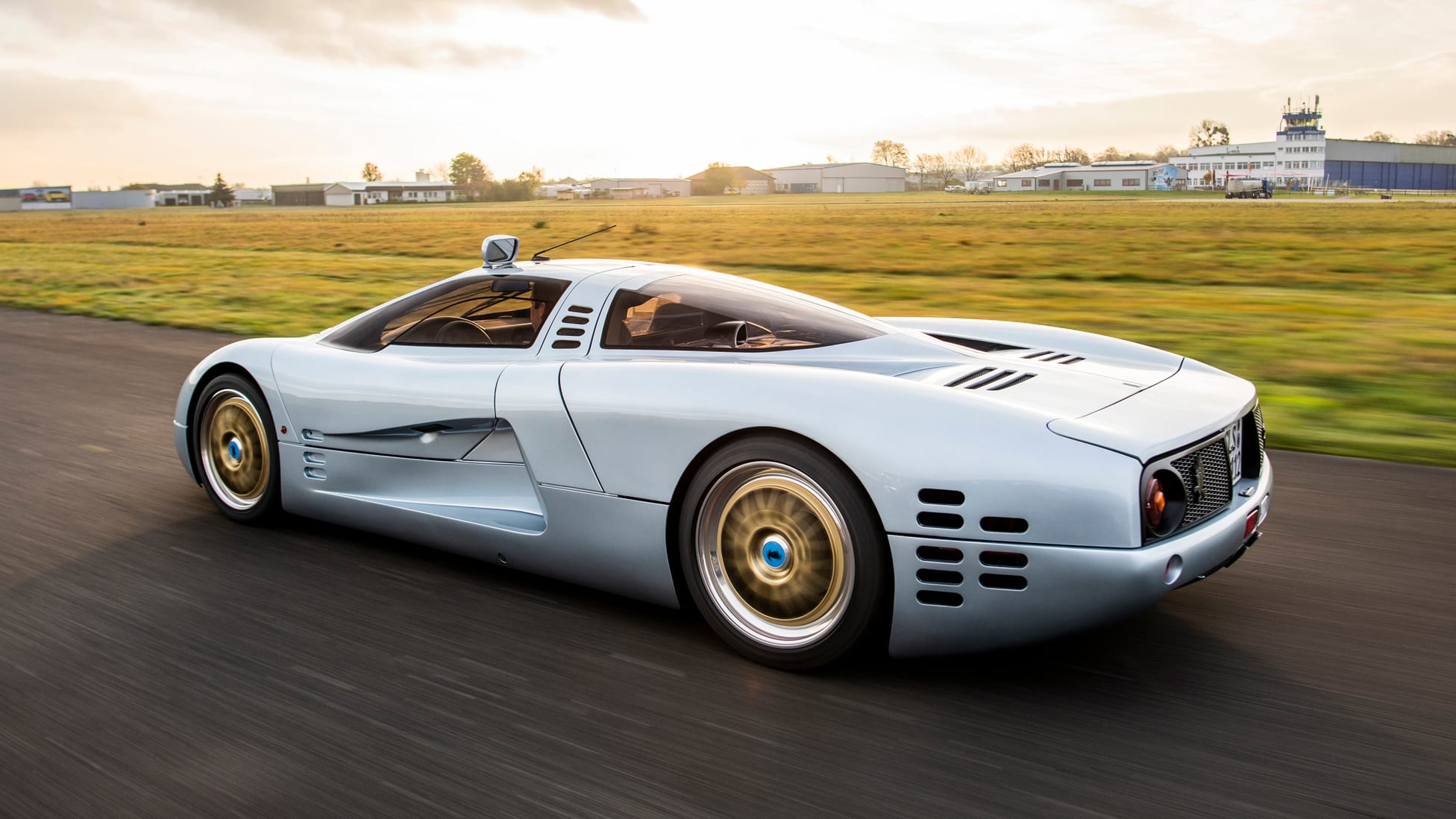You can now own the world’s only Isdera Commendatore 112i | Top Gear
