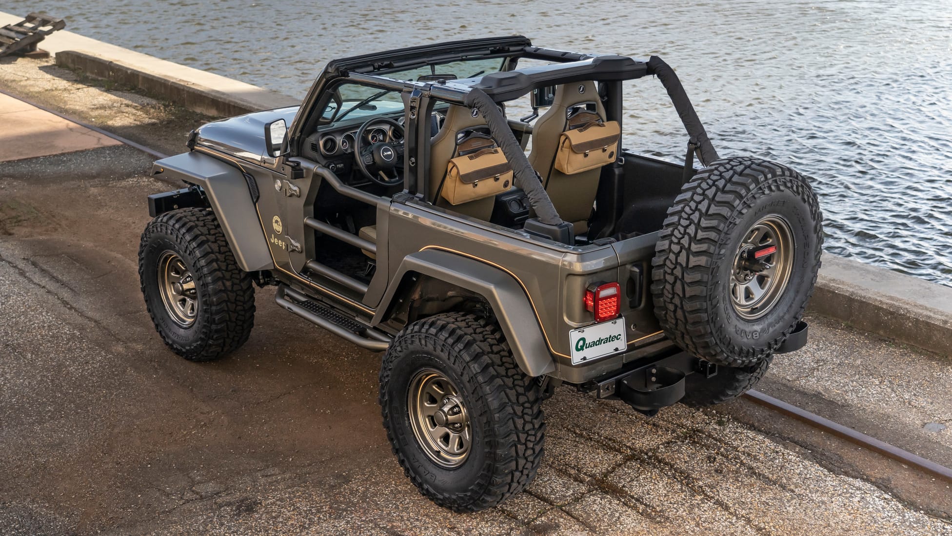 Modified, one-off Jeep Wrangler 'YJL' revealed | Top Gear