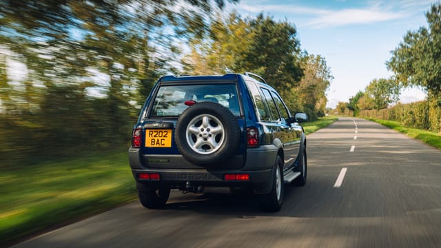 Progress report: Land Rover Freelander vs Discovery Sport | Top Gear