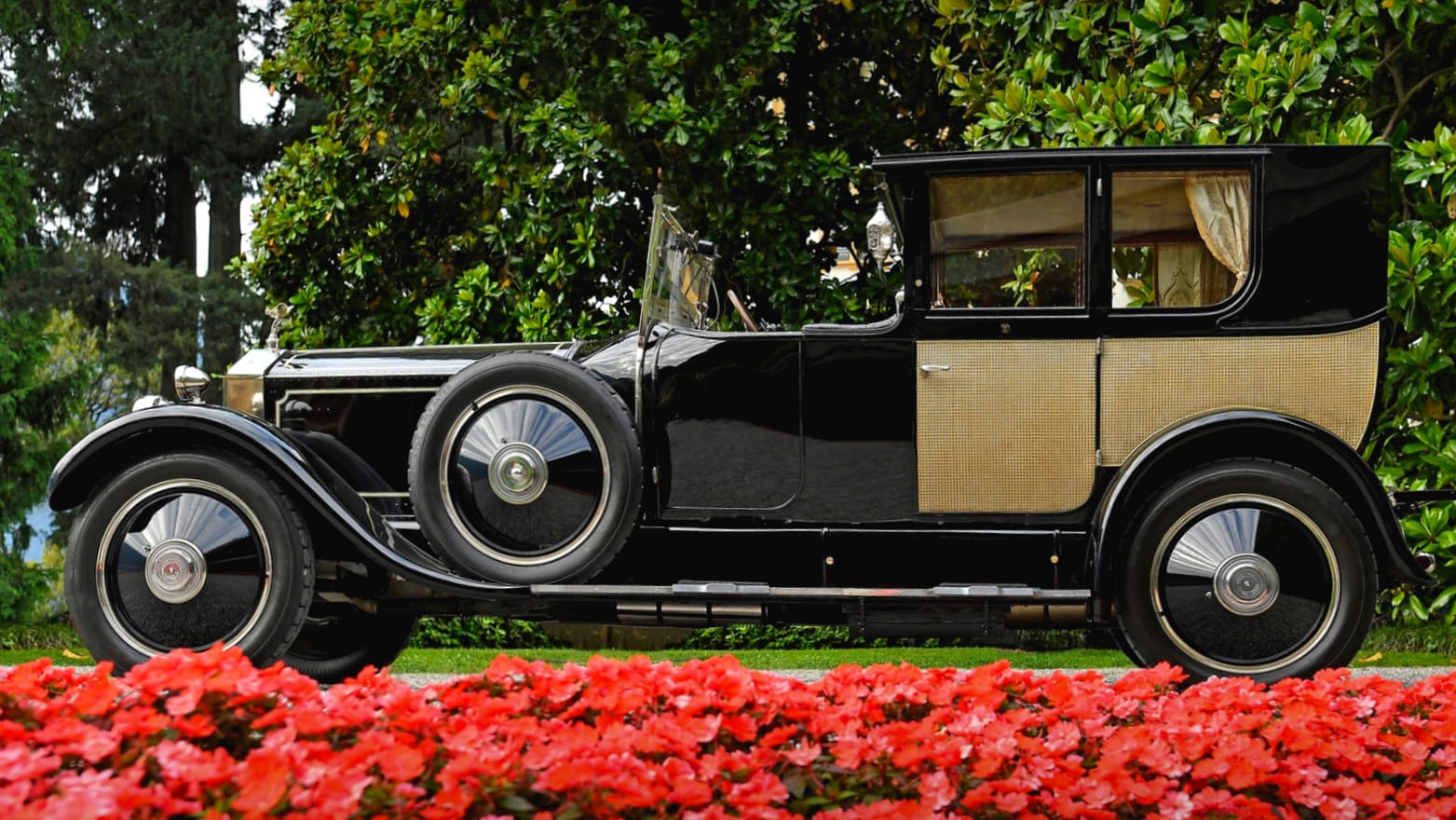 Rolls-Royce is bringing back proper coachbuilding | Top Gear