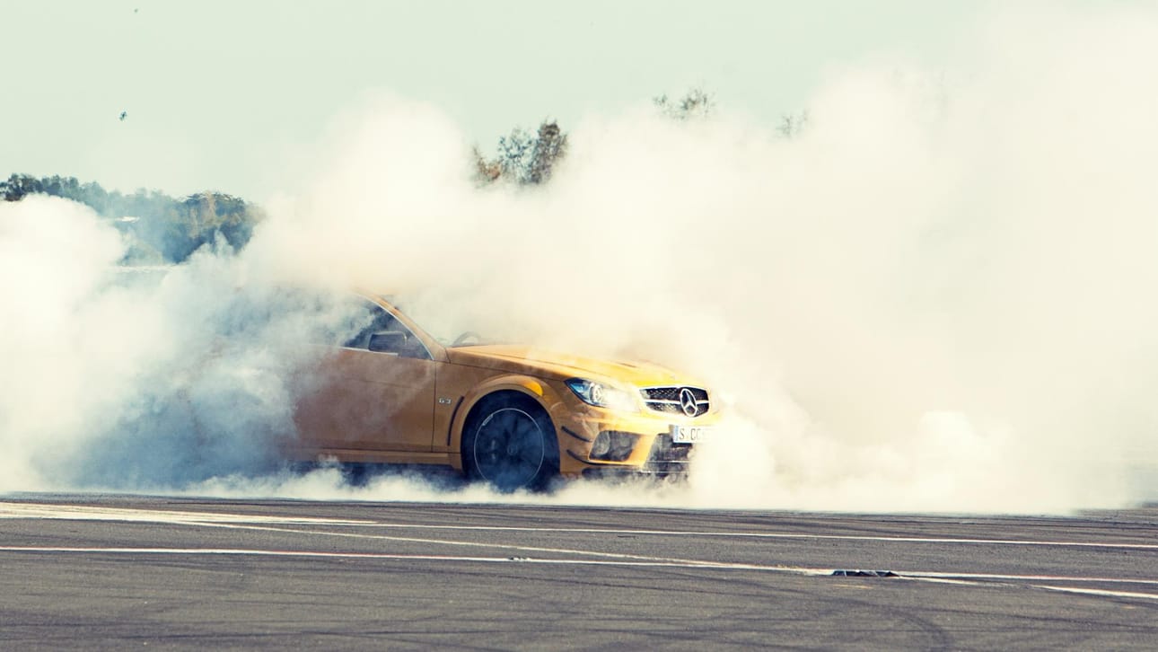 How to do a burnout – and a donut | Top Gear