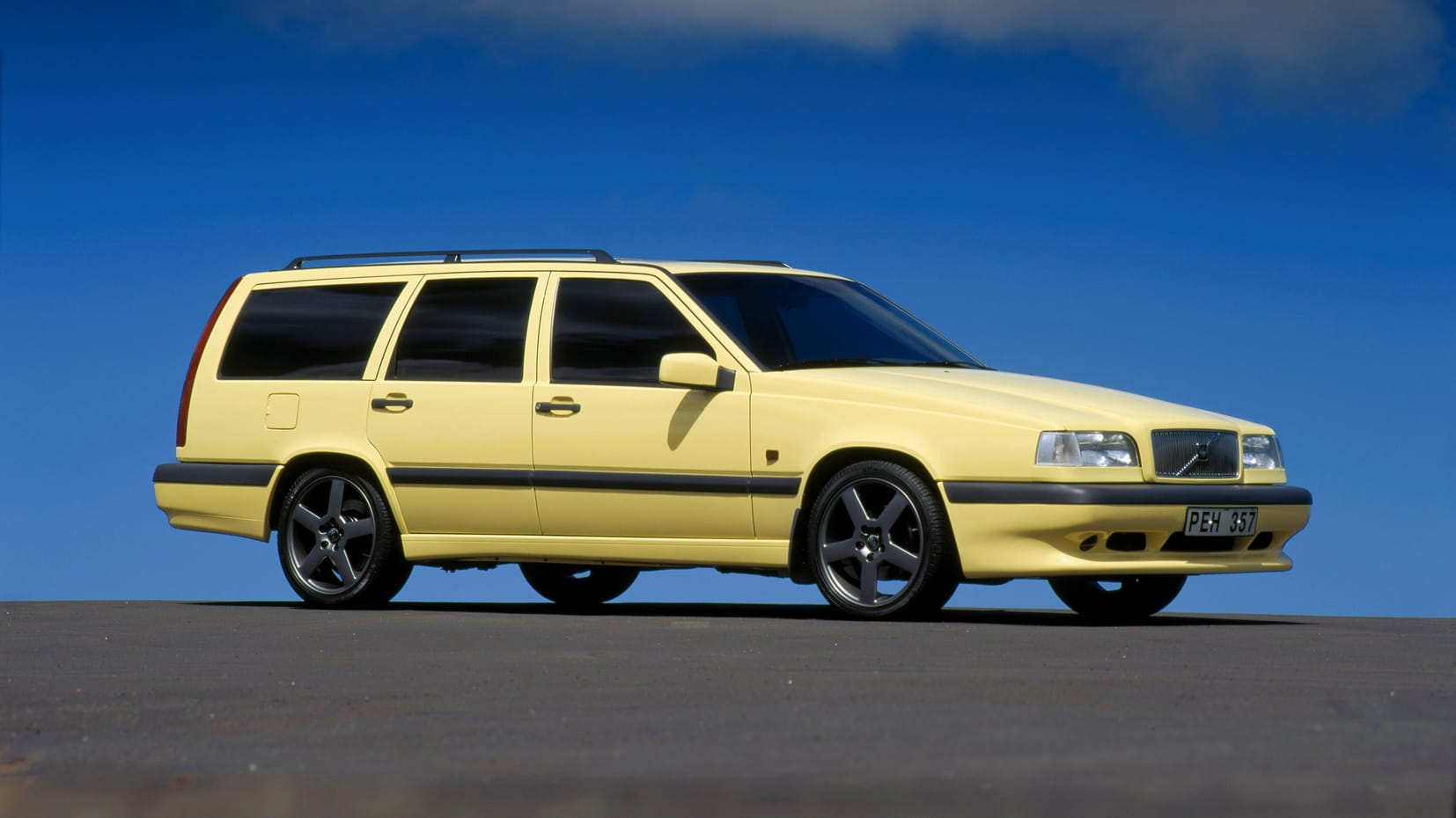Stop what you’re doing and look at these old Volvo estates | Top Gear